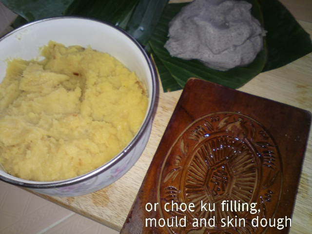 Cooking Pleasure: Or Choe Koo [Black Sesame Angku Kuih]