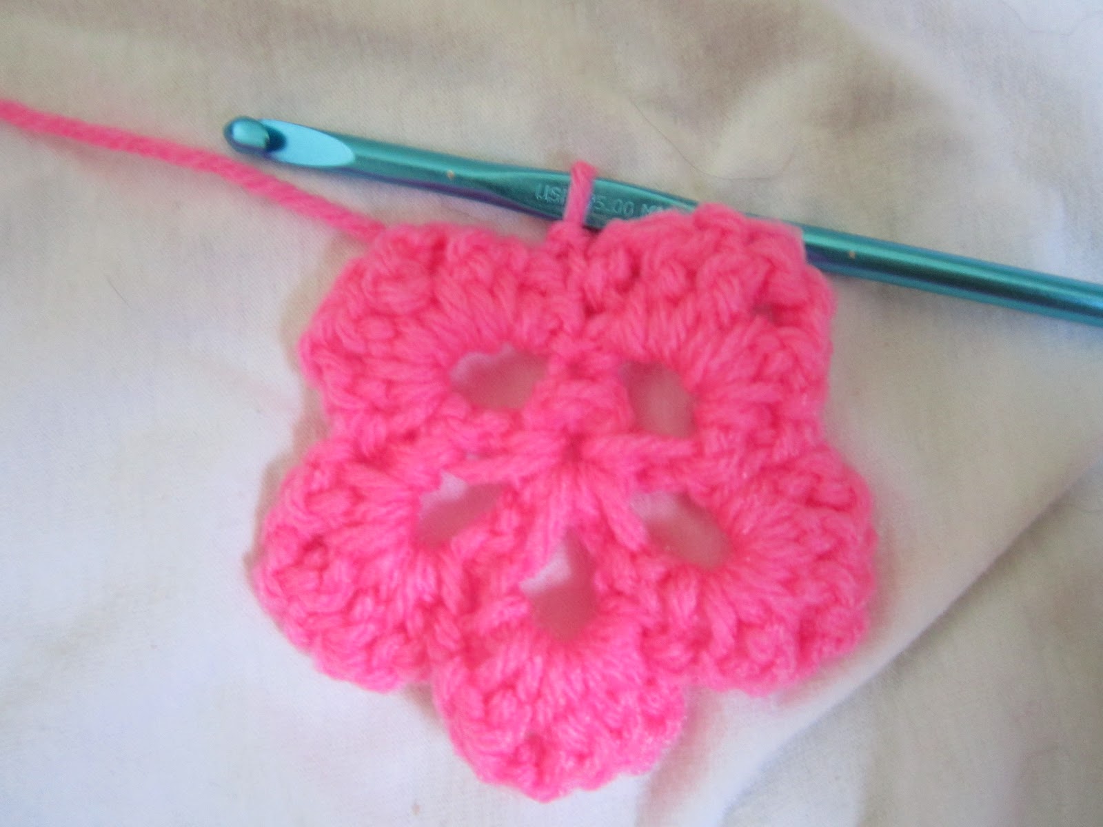 Happy Hook Crochet: Free Flower Pattern