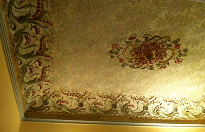 wacky tacky: Say Howdy to Gaudi!