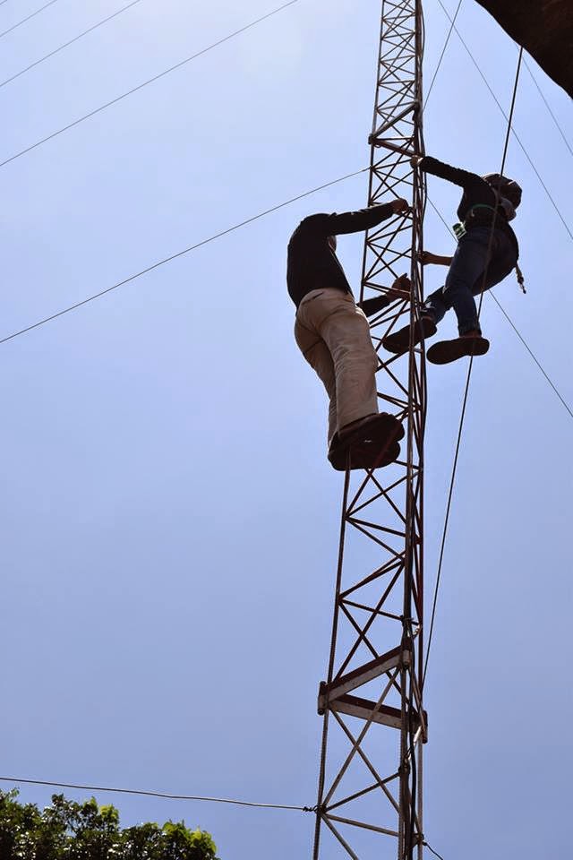 Belajar Memanjat Tower Jaringan Dengan Baik dan Benar | Finna Ana Pratiwi