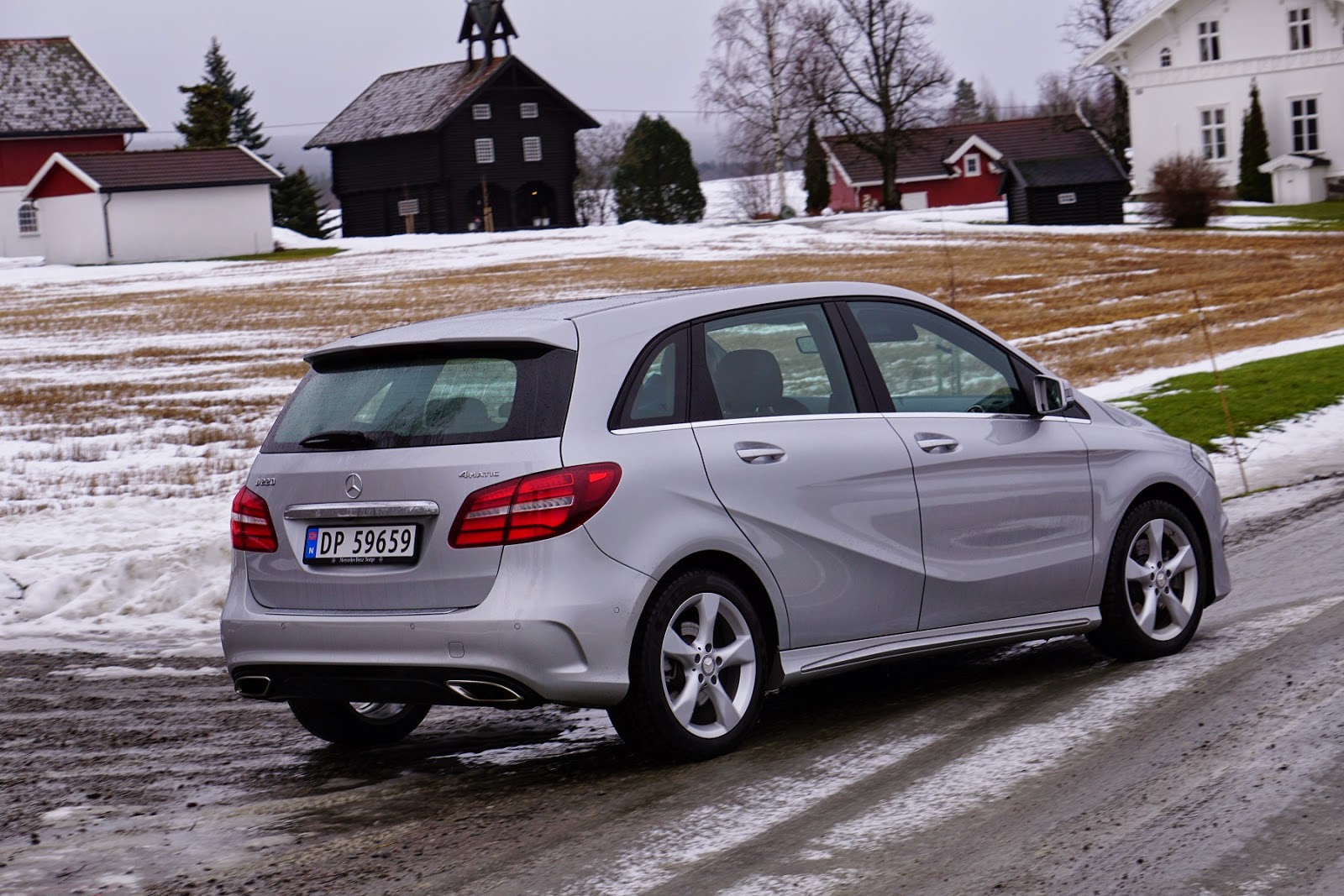 Test: Mercedes-Benz B220 4Matic ~ Automotive Anmeldelser