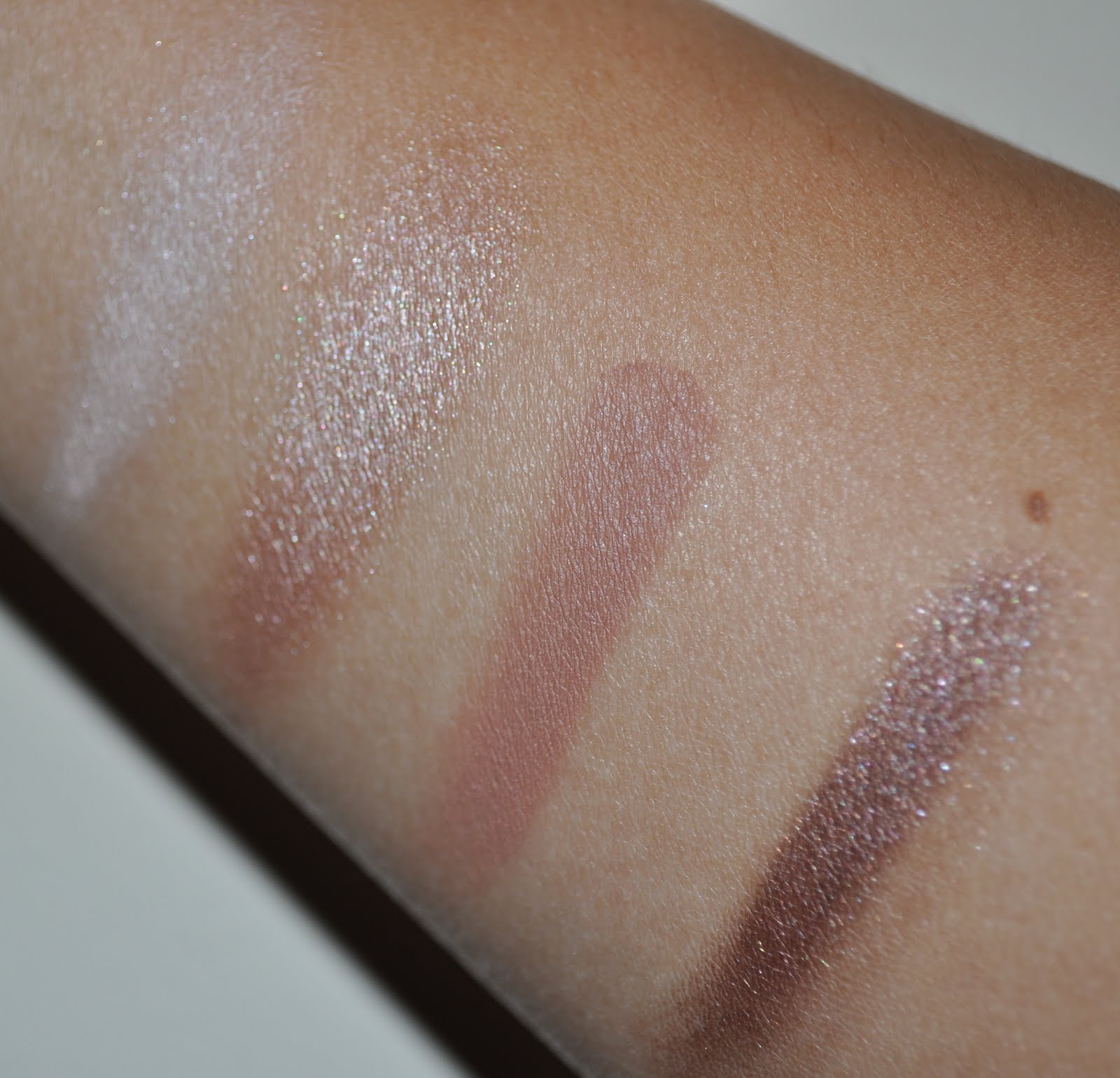 Cashmere Créme: Review: Revlon Illuminance Creme Shadow Quad in "#710 ...