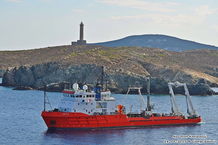 New Port Karlovassi: Το "καλωδιακο" πλοιο Argo σημερα εξω απο το λιμανι μας