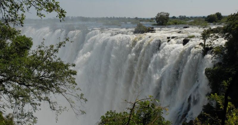 DESTINOS MAGICOS: A TRAVÉS DEL ZAMBEZE