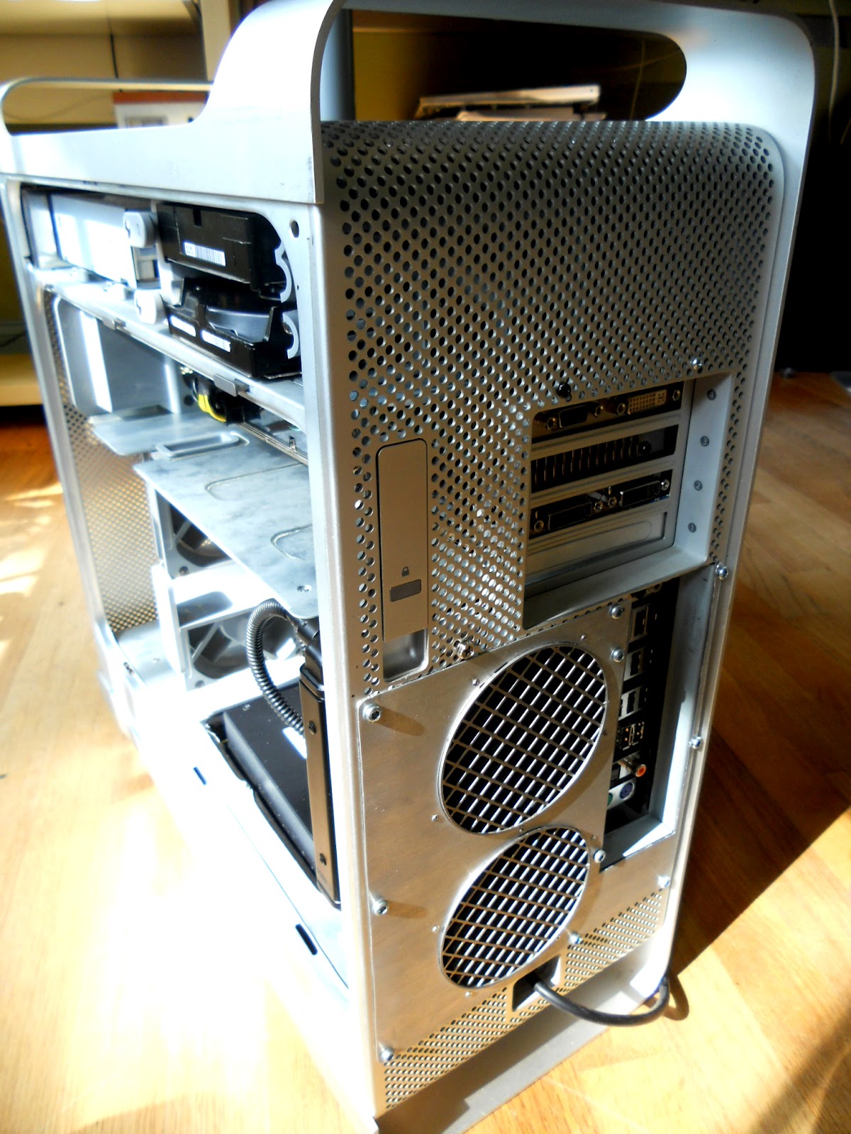 BuildIts: How to Fit Your PC in a Power Mac G5 Case
