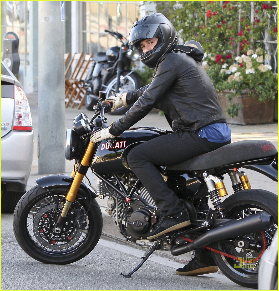 Orlando Bloom Motorcycle | 6k pics