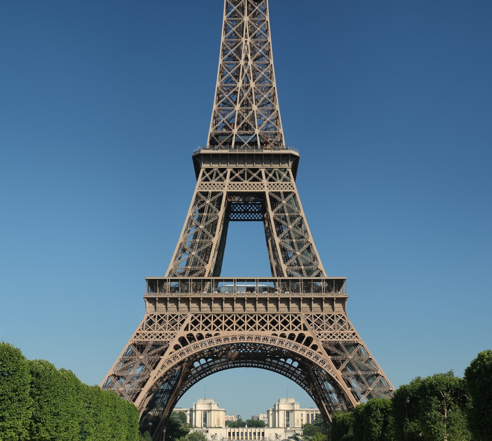 La Segunda Rueda: Los nombres de la Torre Eiffel