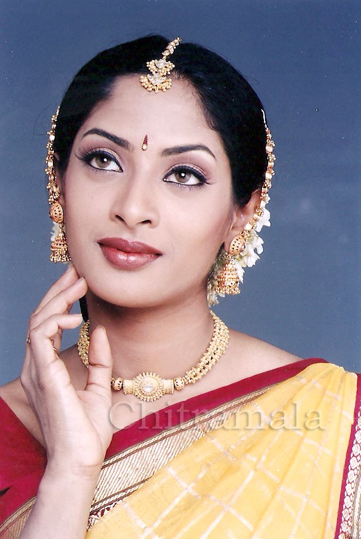 Shreya Reddy Photo Stills ~ Cinindya