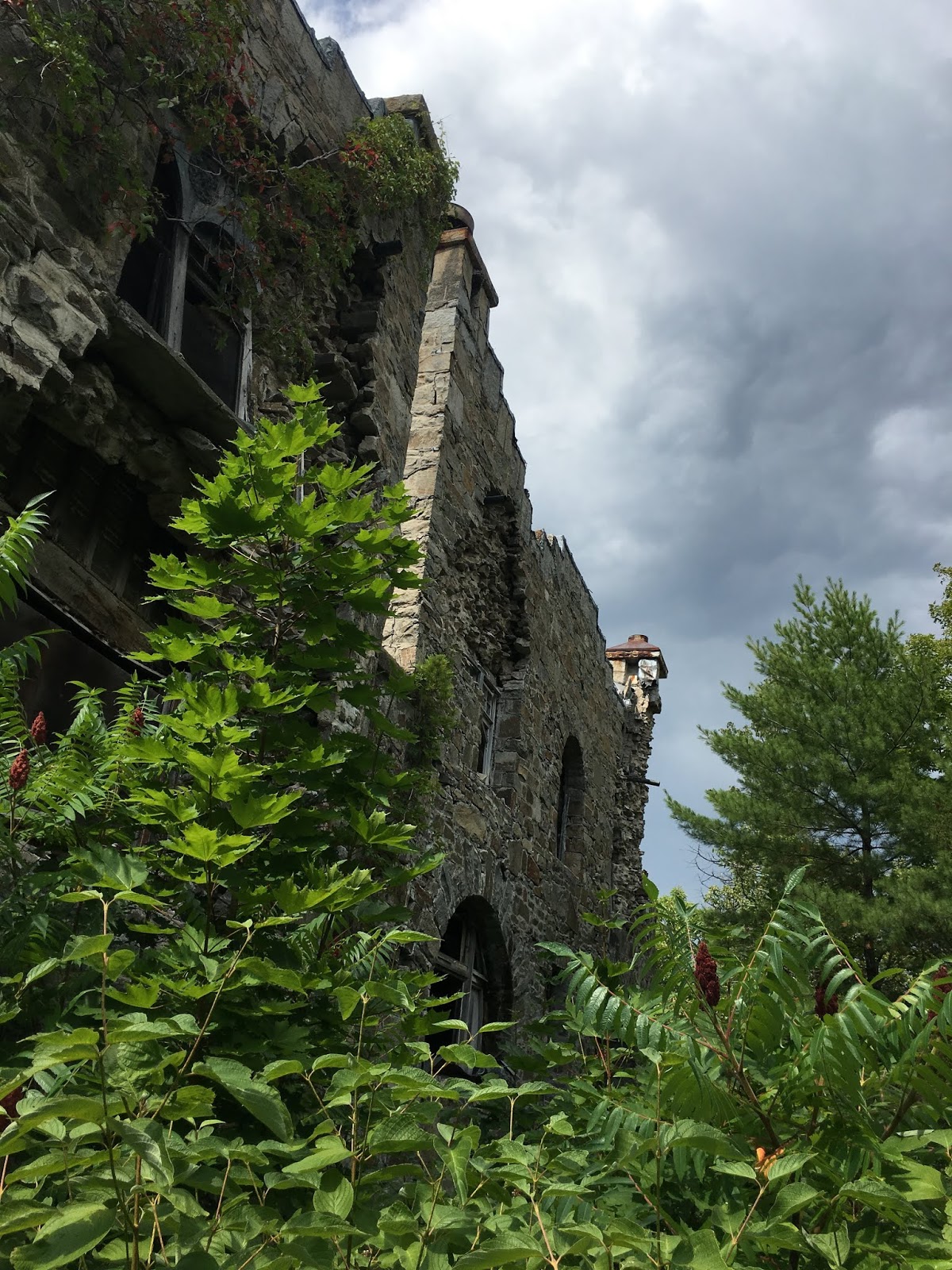 Rondinones' Adventures: Urbex NH - Kimball Castle