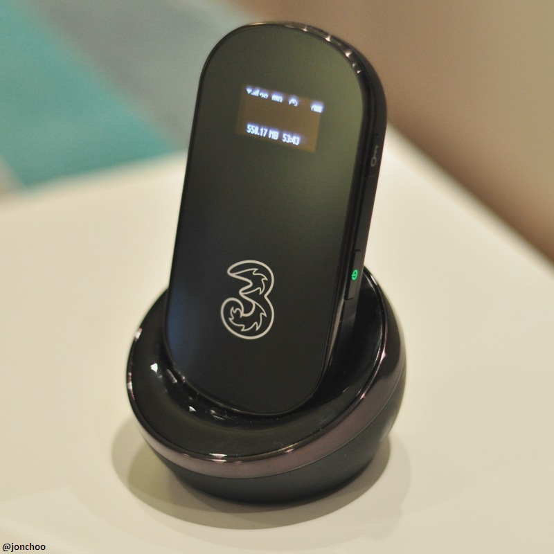 jonchoo: Three MiFi Huawei E586 review