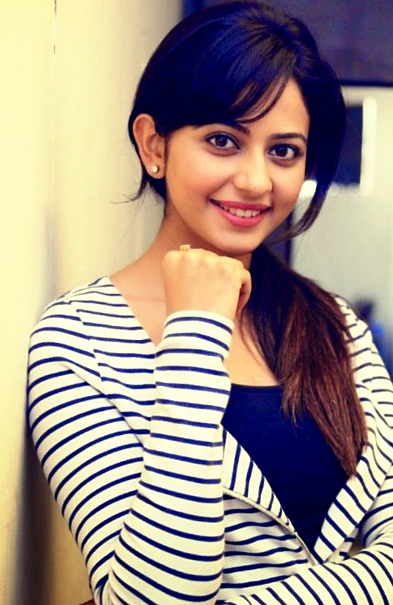 Cute Girl Rakul Preet Singh has SexY SMiLe Truly LookinG Cute!!