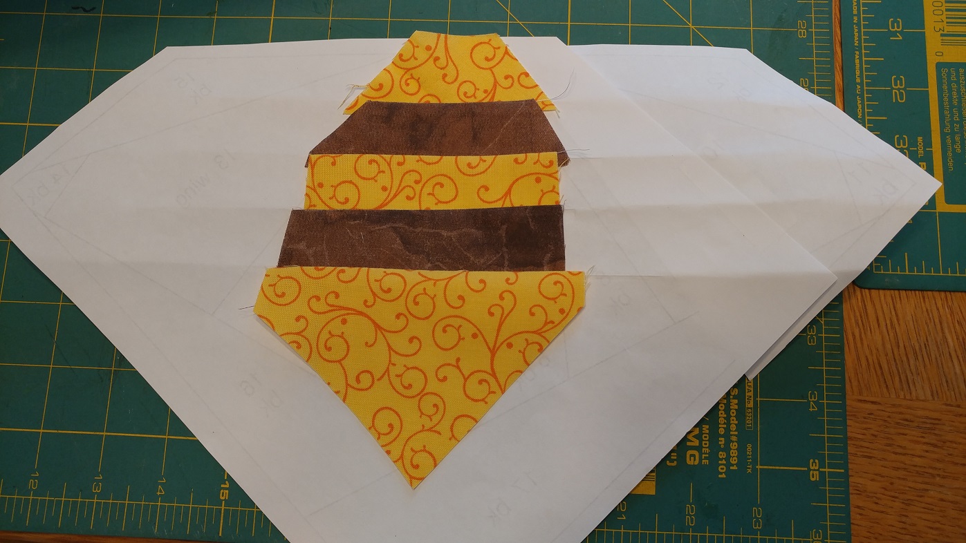 The Life of Riley: Gridster Bee: Paper Pieced Honey Bee Block Instructions