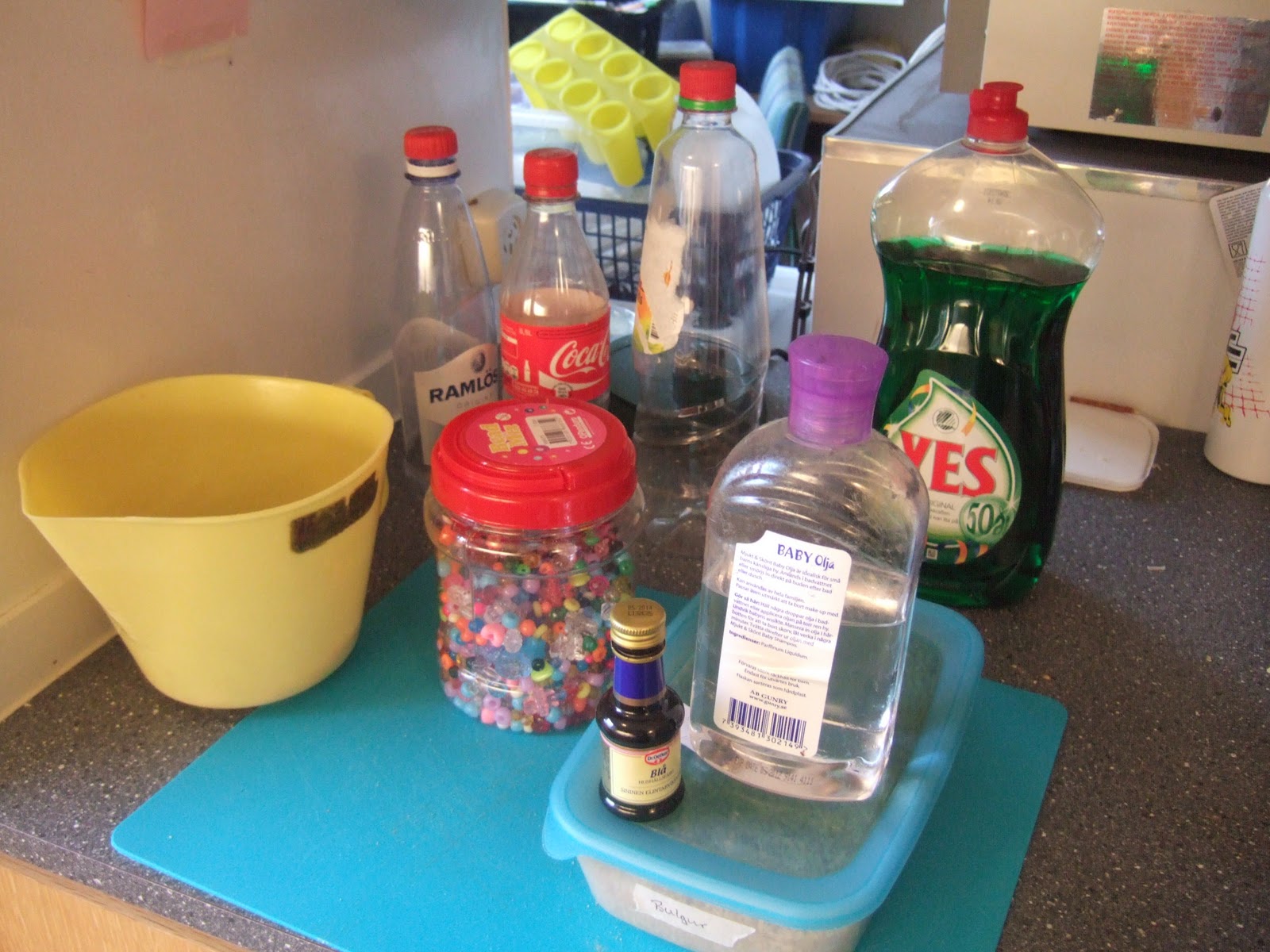 Lärospån / Educational splinters: Upptäckarflaskor / Discovery bottles