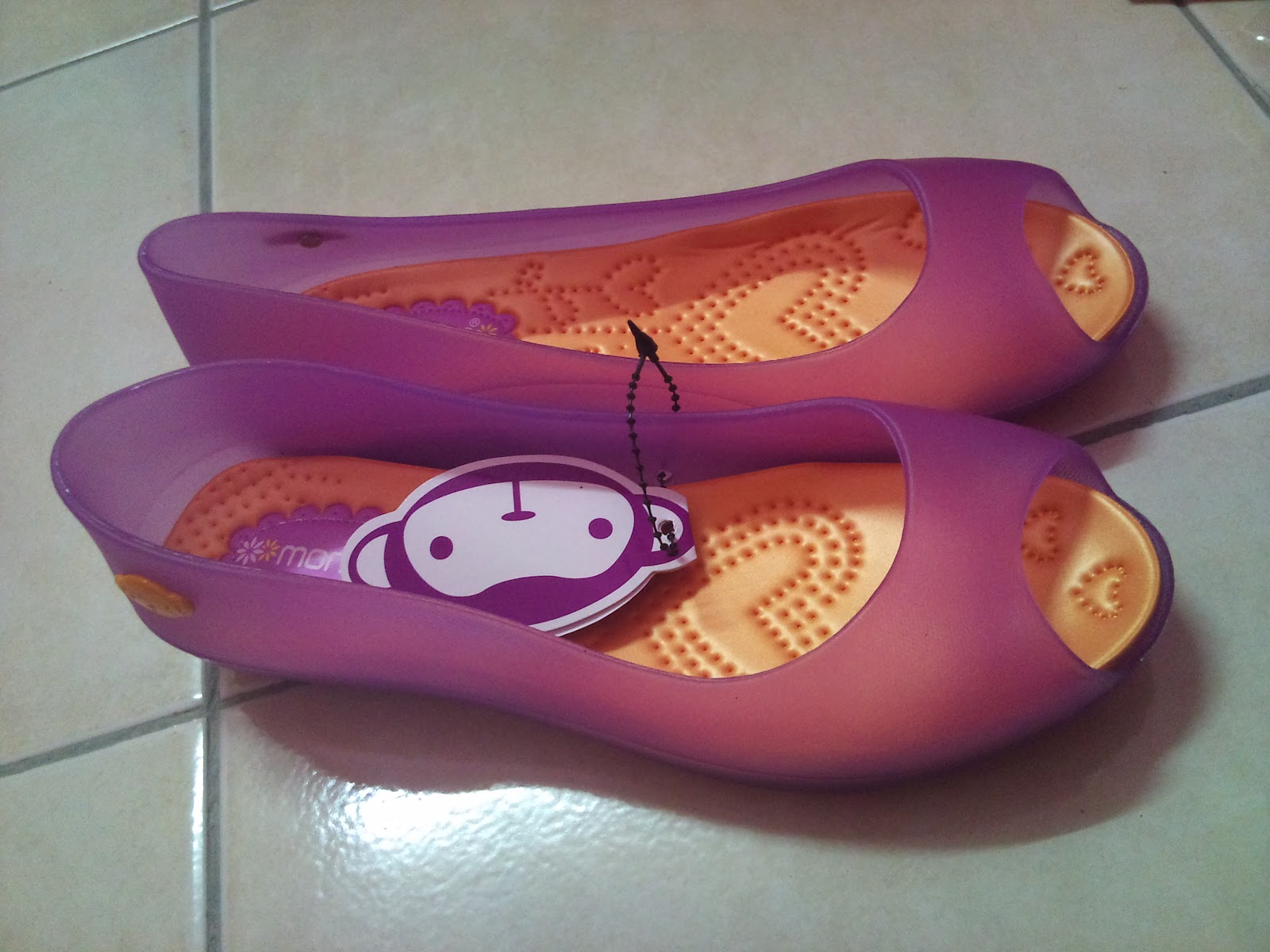 FrOmMeToYoU: Monobo Jelly Shoes