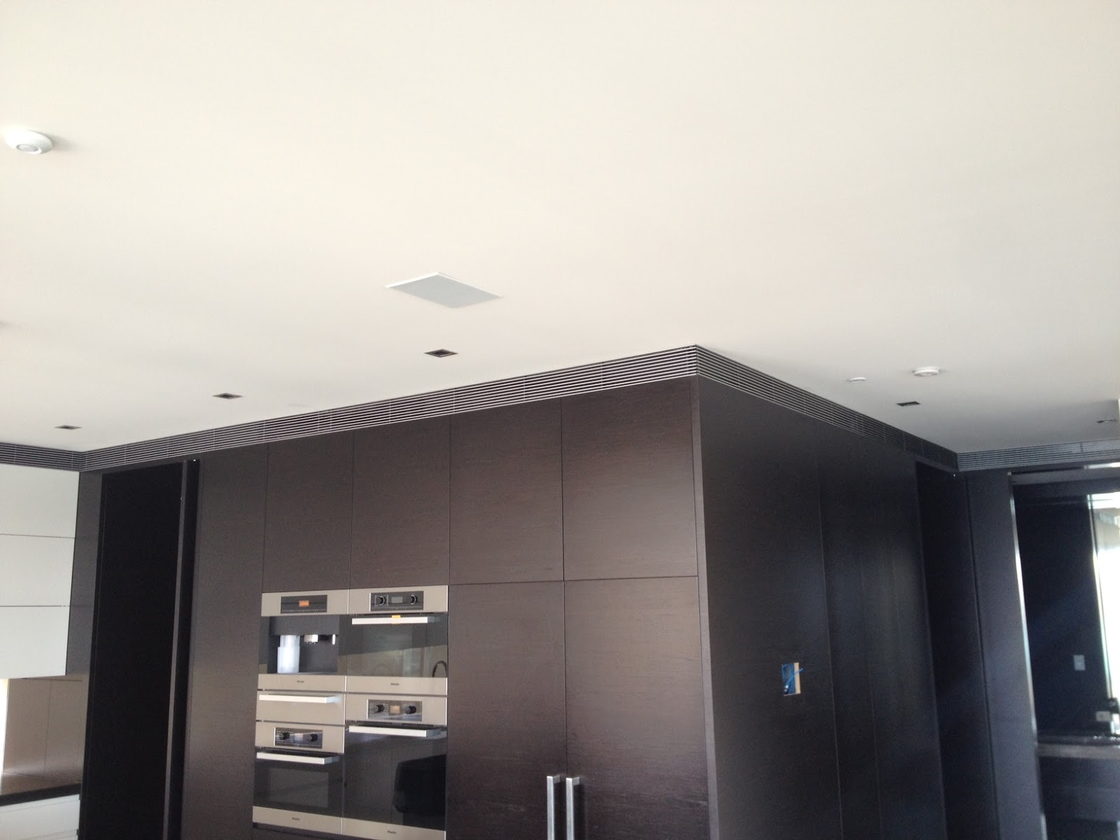 FLANGELESS LINEAR BAR GRILLES: Flangeless Linear Images