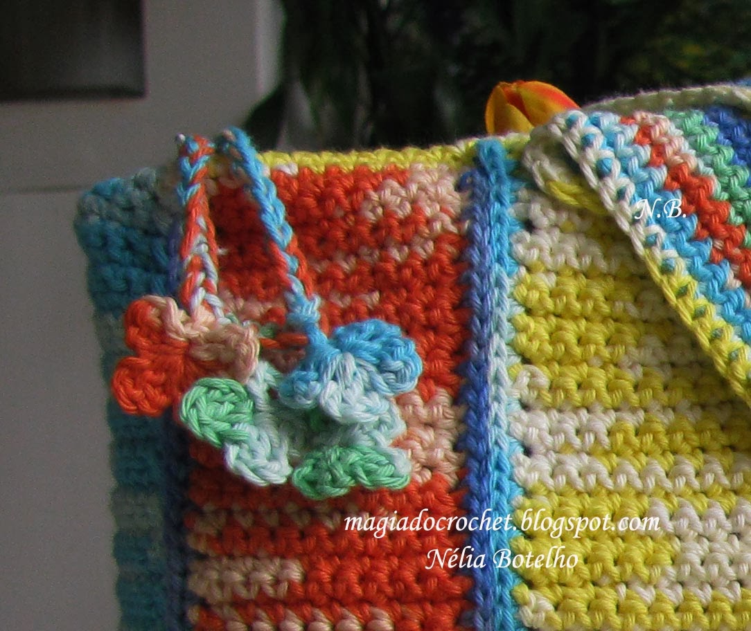 Magia do Crochet: Mala/ bolsa em crochet em vários matizados e o cantar ...