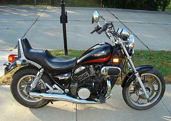 ancient motorcycle: kawasaki Vulcan 700