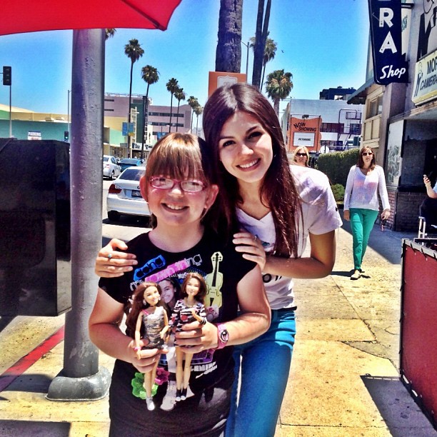 Mundo Fanmania: Victoria Justice conoce a una de sus increibles fans