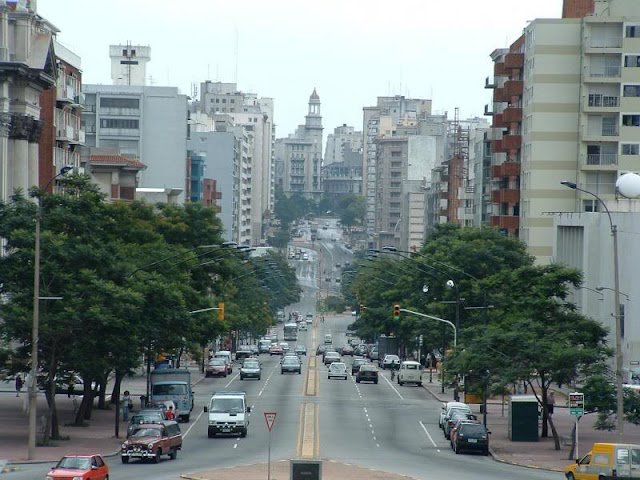 Montevideo en imágenes.: Avenida 18 de Julio, Montevideo