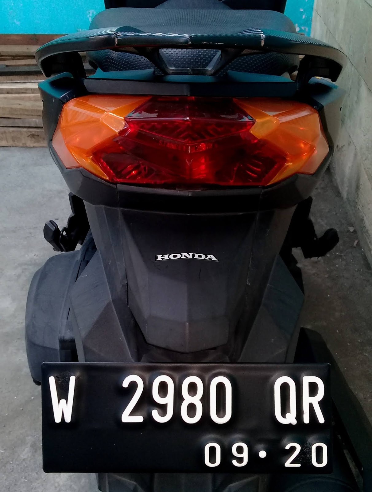 STICKRENZ: Honda Vario - Fullbody Black Mate Wrap, Custom Stripe & Graphics