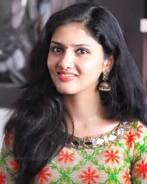 Actress Gayathri R Suresh Latest HD Photos 2018 - Cantik Sexy Hot