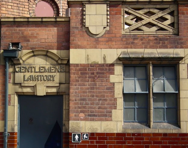 English Buildings: Worcester