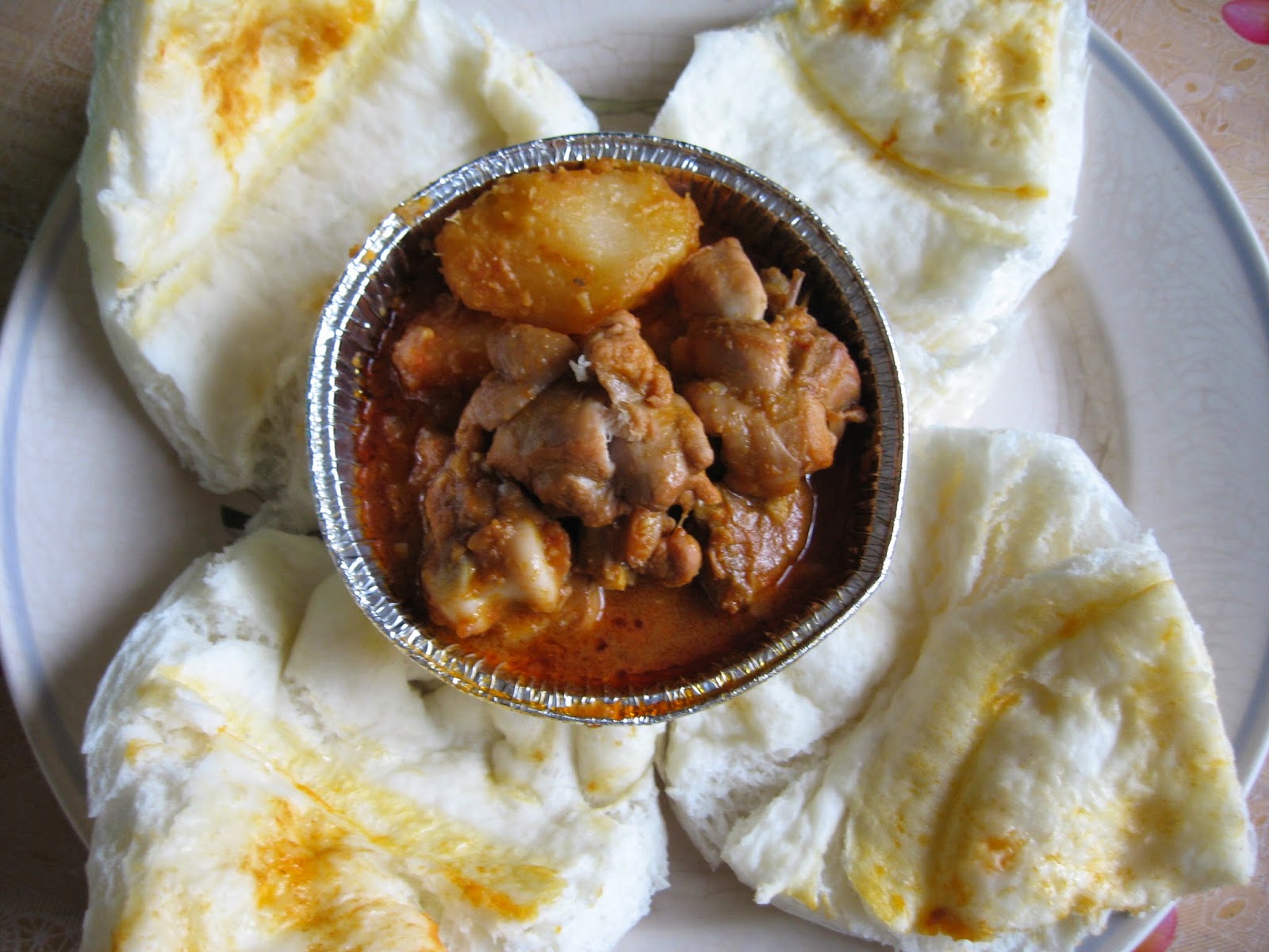 Sumptuous Flavours: Special Steamed Chicken Curry Pau 蒸咖哩面包鸡