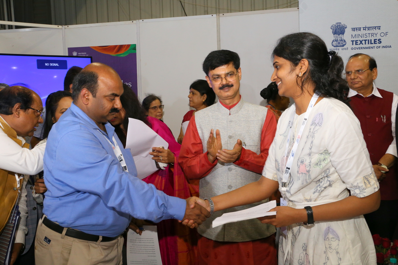 65 MoUs signed at Textiles India 2017 in the presence of Union Textiles ...