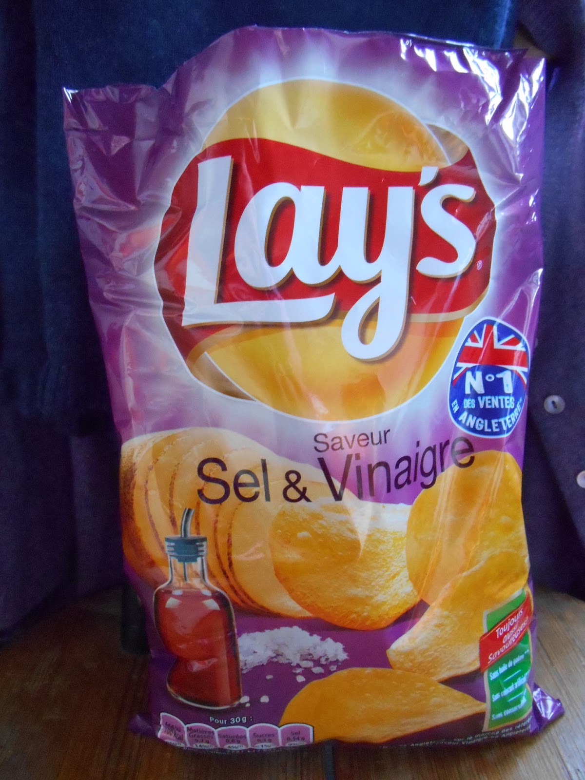 Cheeseburger Crisps & Other Stories: Lay's Saveur Sel & Vinaigre