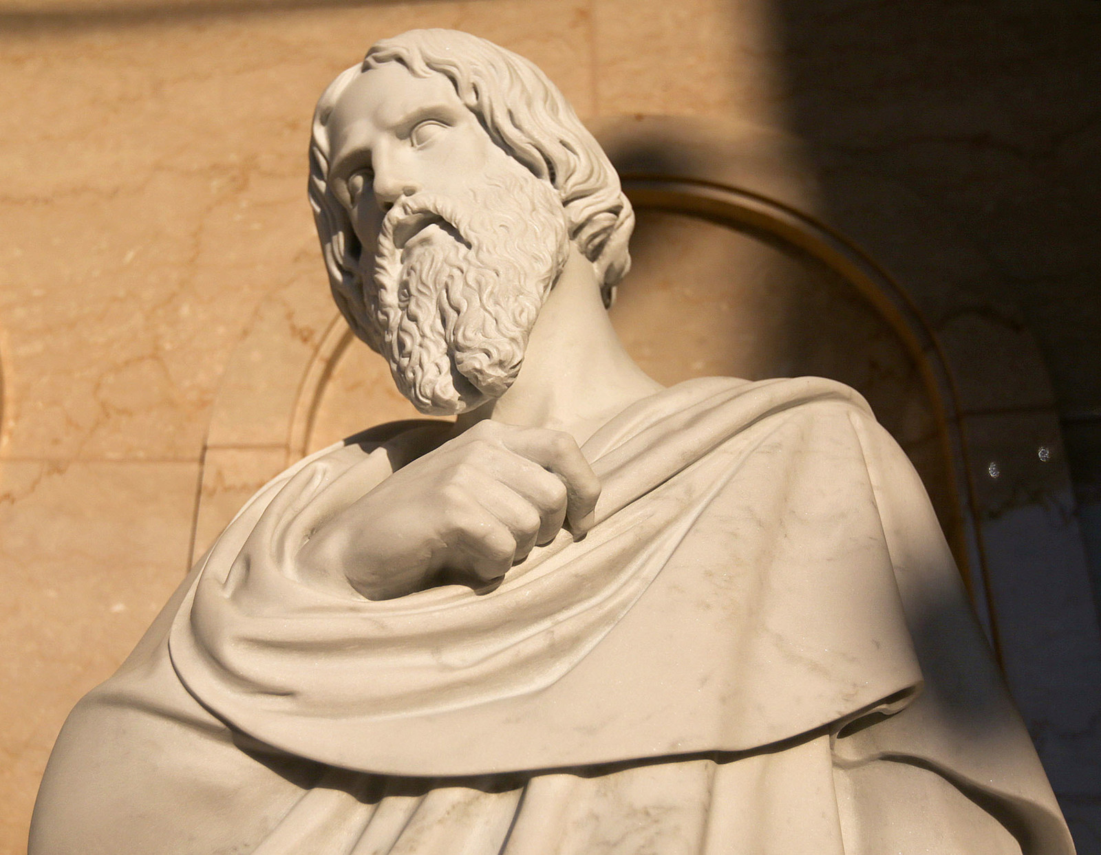 Descubre el Simbolismo en la Estatuas del Templo de Roma (Centro de ...