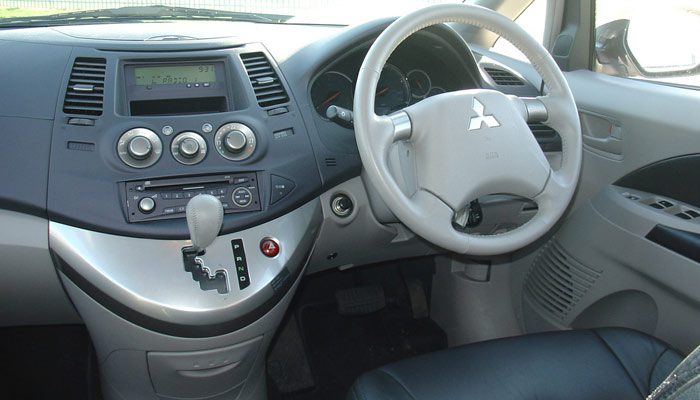 Auto Engines UK: Mitsubishi Grandis is the Real Grand Estate