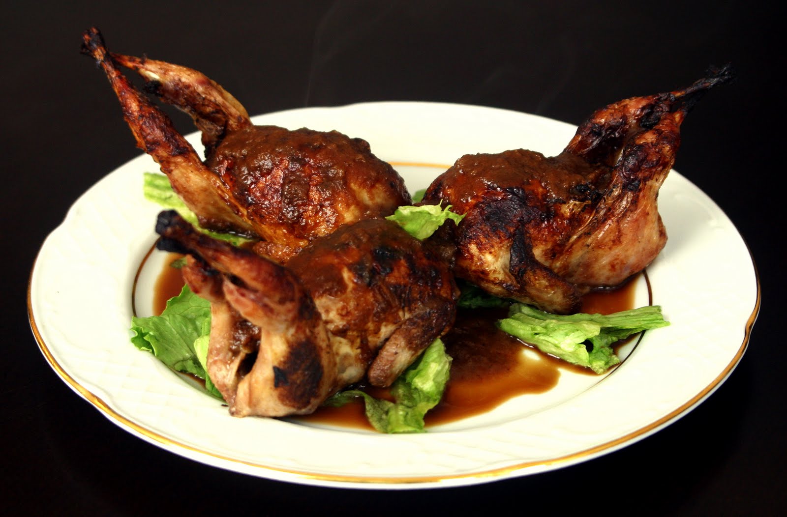 CAROLINE´S CREATIVE FOOD: CODORNICES EN SALSA DE CEBOLLA ROJA