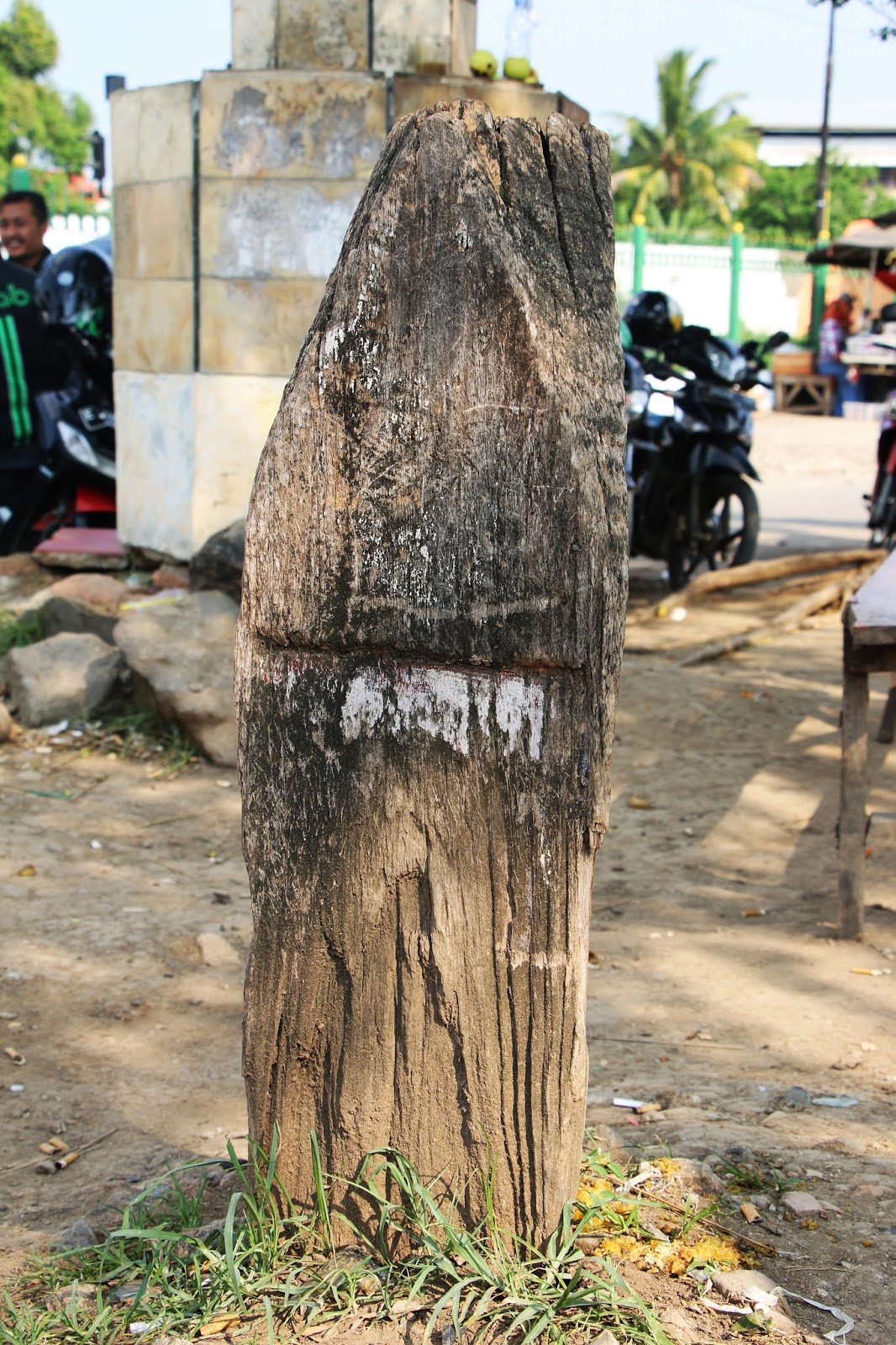 Patok Kayu Jati Soekarno Jatibarang Indramayu