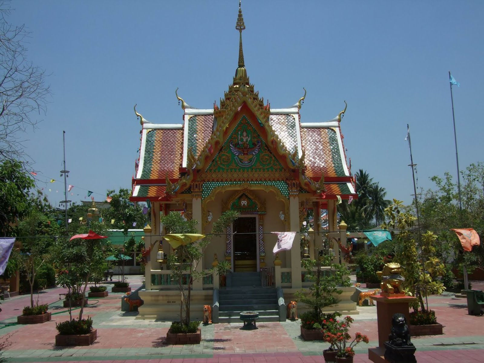Wayne's Dhamma Blog 水月佛法博客: Wat LP Opasi in Bangkok