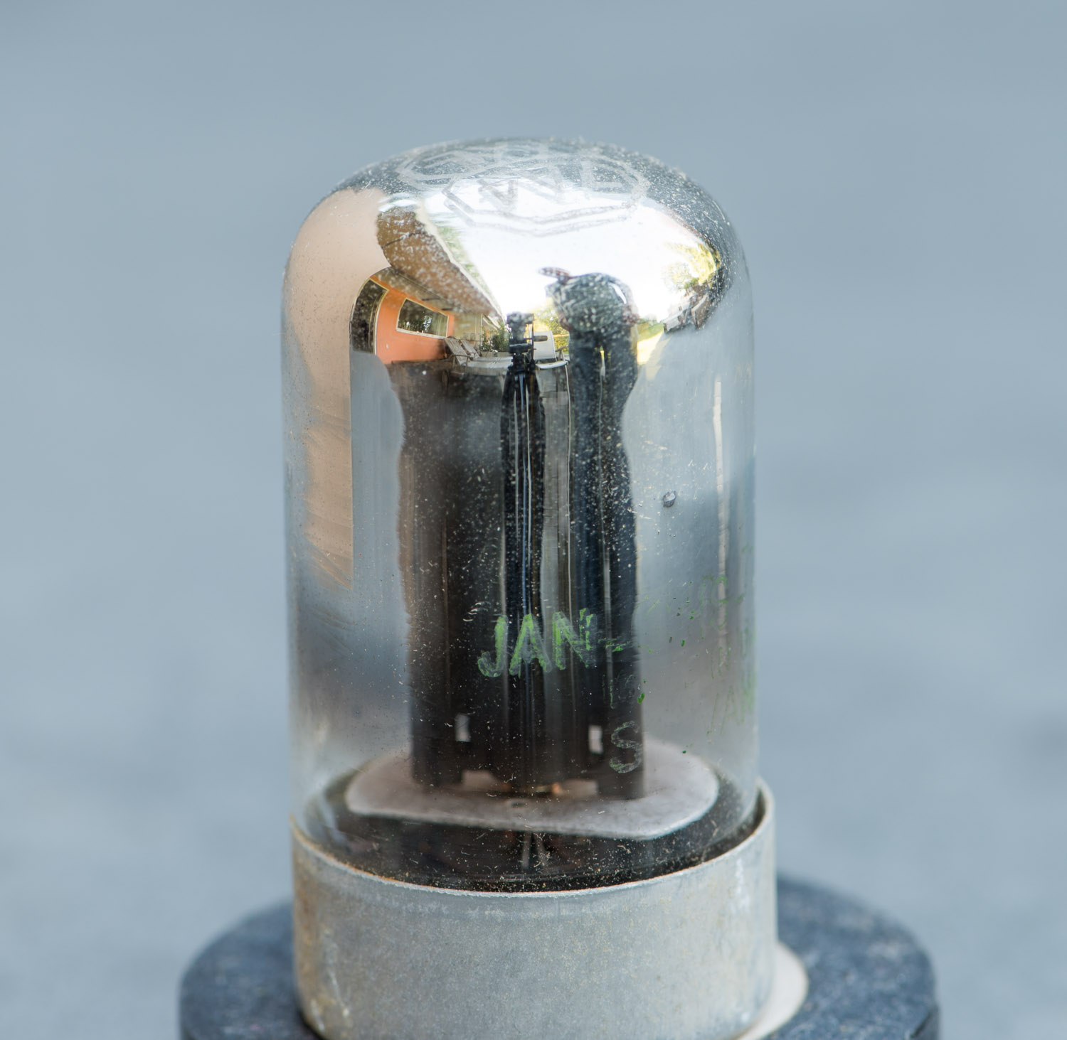 VinylSavor: Tube of the Month : The 7A4