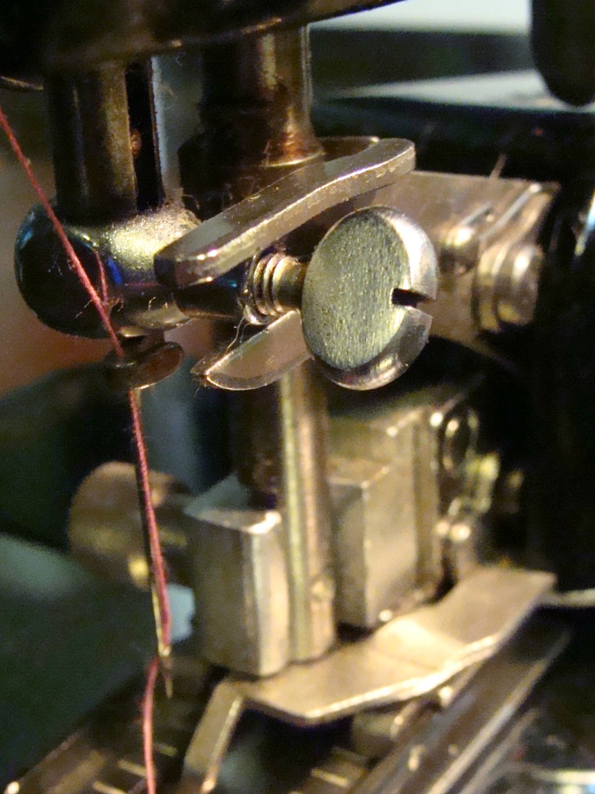 Red Tin Inn: Tutorial on using a Singer buttonholer