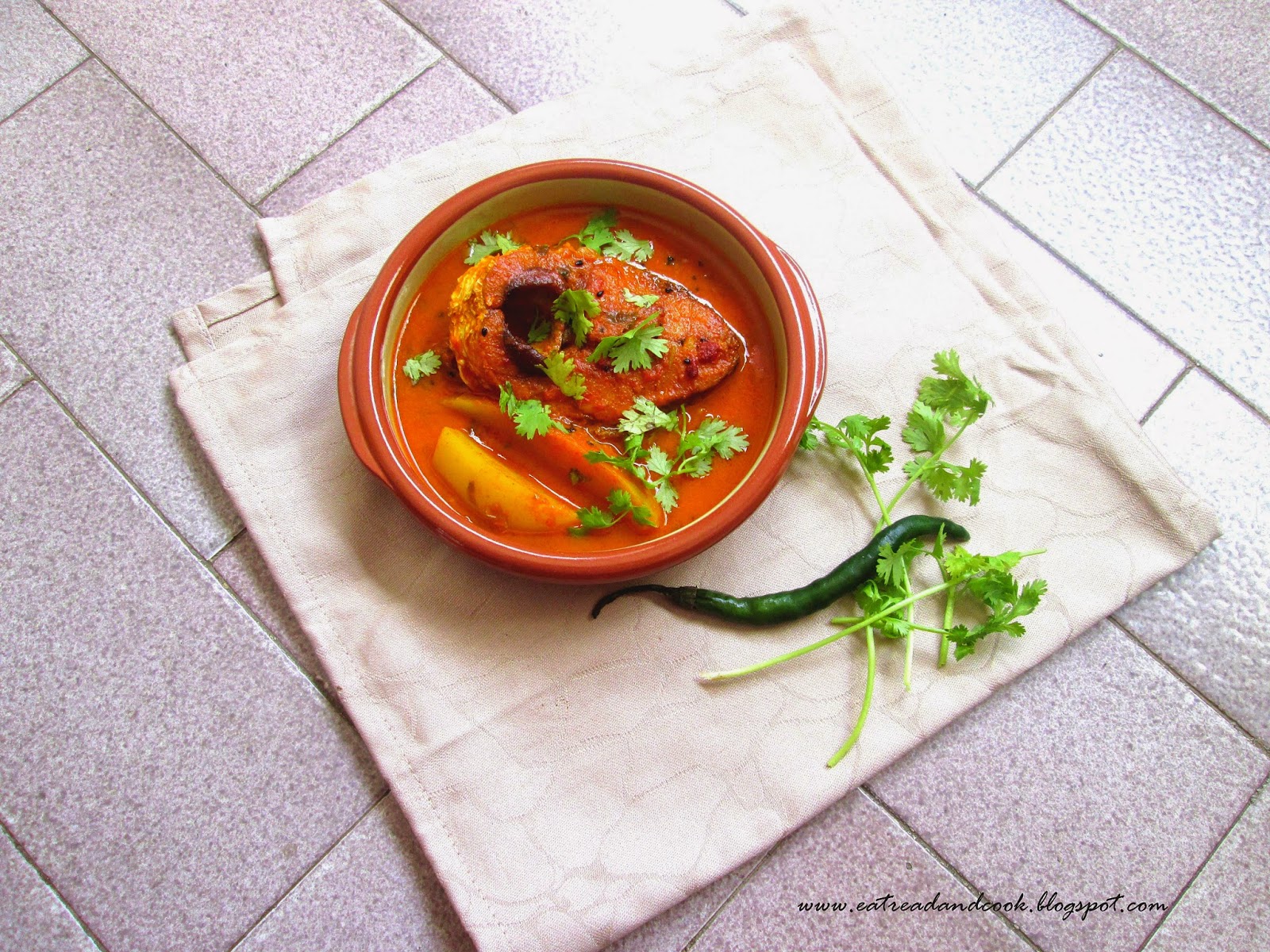 Kalo Jeera Die Macher Jhol / Fish Curry With Nigella Seeds