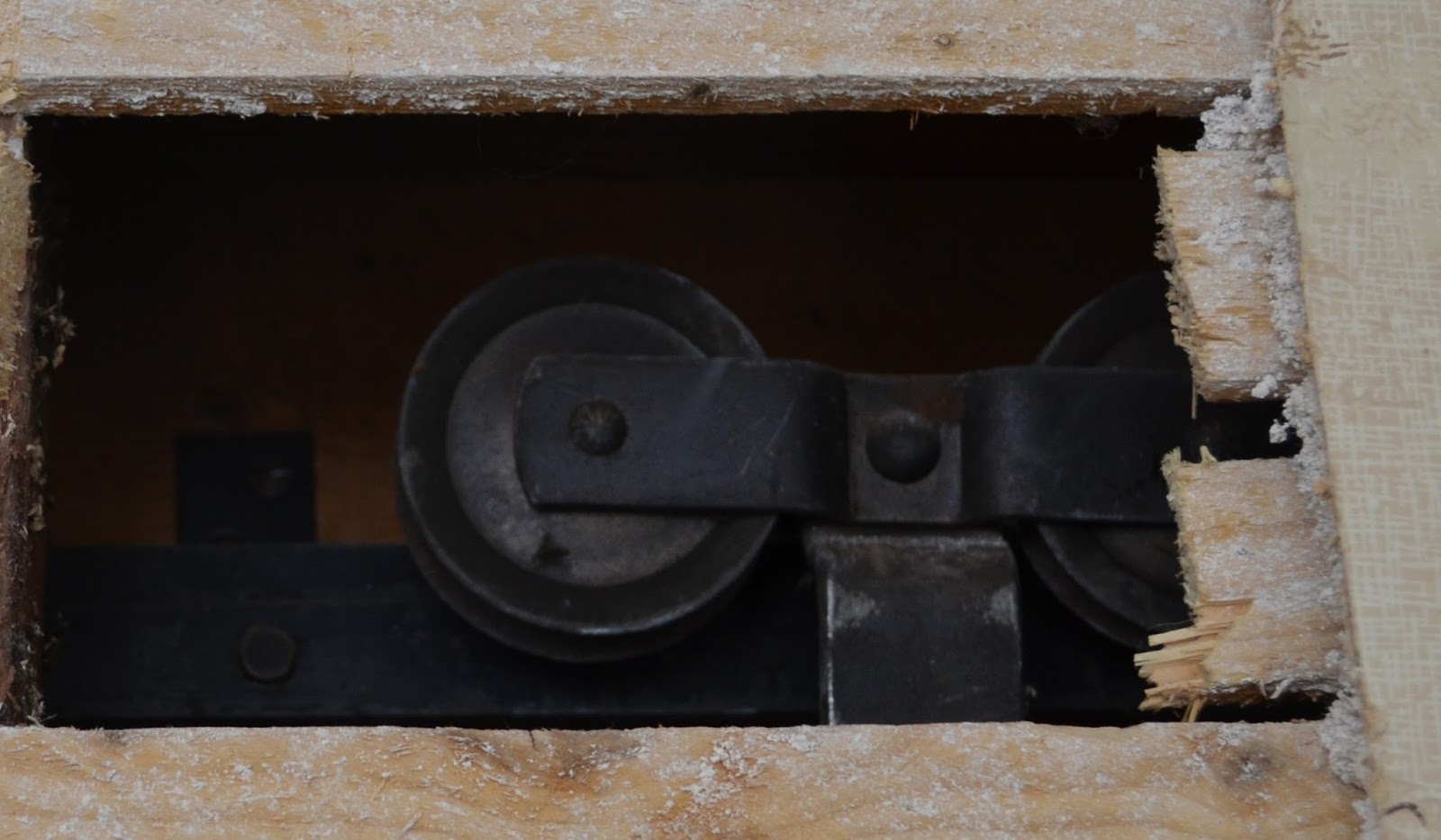 follow your heart woodworking: Living Room - Part 4 - The Pocket Door