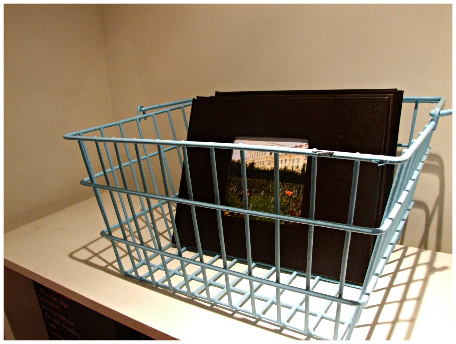 so gezellig : mini makeover > wire basket