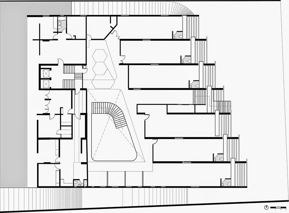 ARQUITECTURA MODERNA EN ECUADOR: EDIFICIO ATRIUM