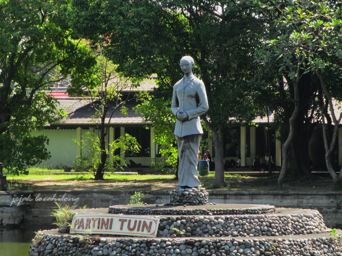 Partini & Partinah di Taman Balekambang | Sara Neyrhiza | Praktisi dan ...