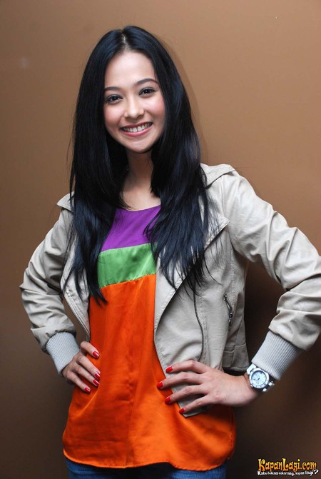 PROFIL DAN ALBUM POPPY BUNGA