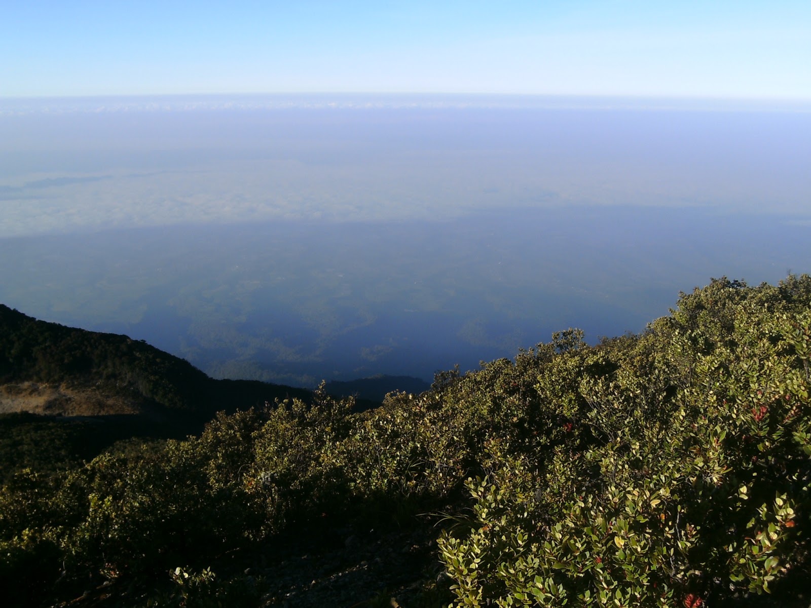 gunung: LEGENDA GUNUNG GEDE
