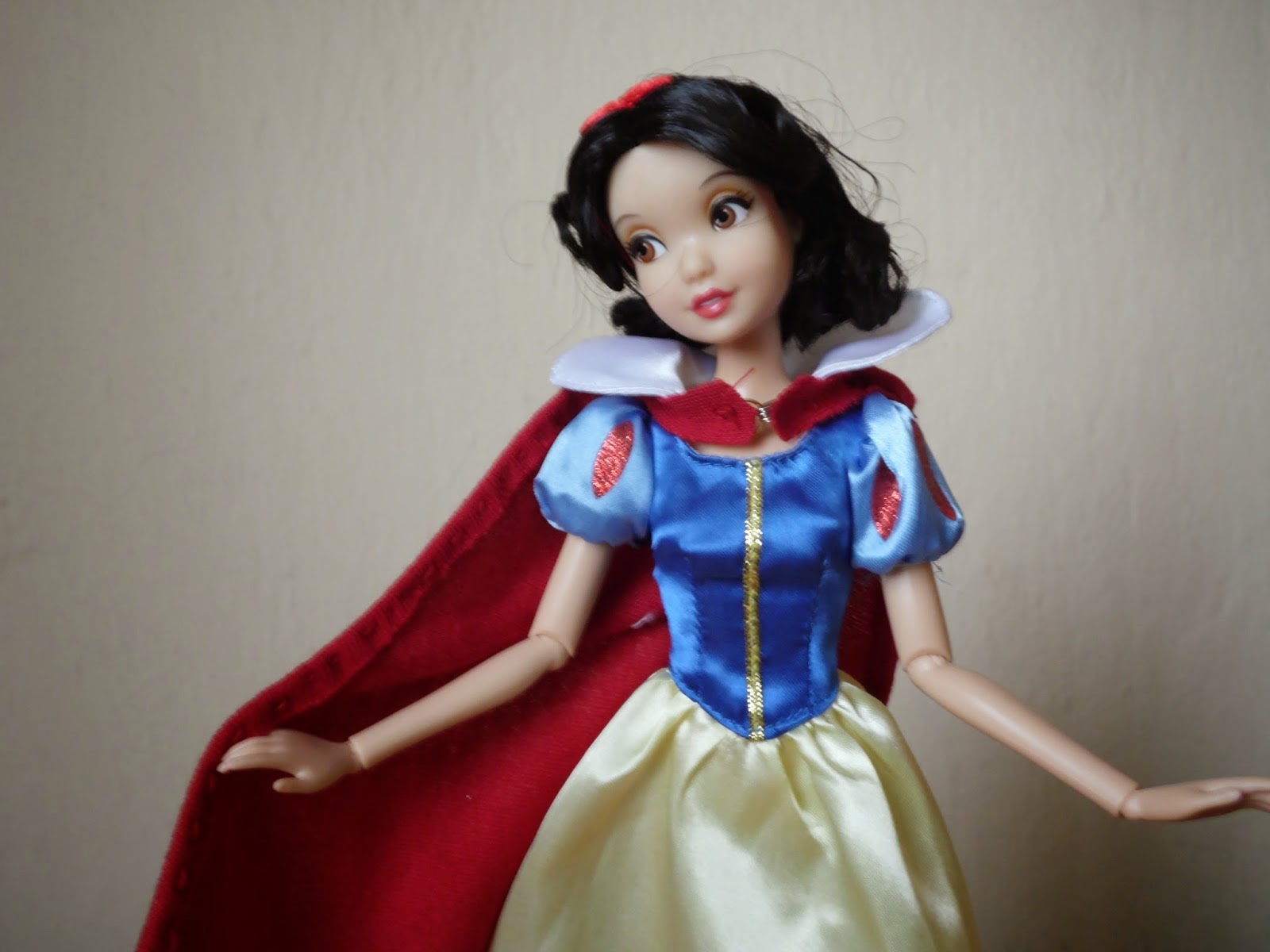 Disney Princess Collector: Snow White Doll Review