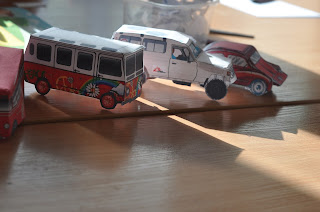 saviraiškos studija AK'MENUKAI: Modernus gyvenimas ir retro mada