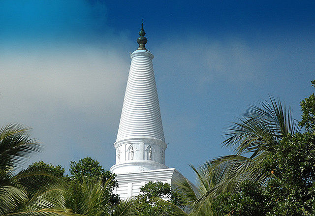 Historical Places in Sri Lanka: Ruwanweliseya in Anuradhapura