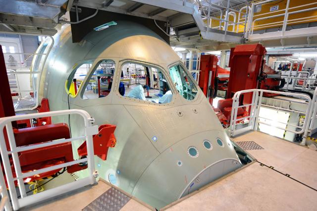 A350 XWB News: Nose fuselage section manufacturing process at Aerolia ...
