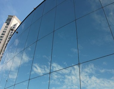 Perbedaan Kaca Clear, Kaca Panasap, Dan Kaca Reflektif