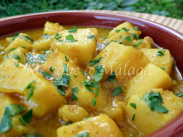 Me sabe a Málaga: Jibia en salsa de almendras
