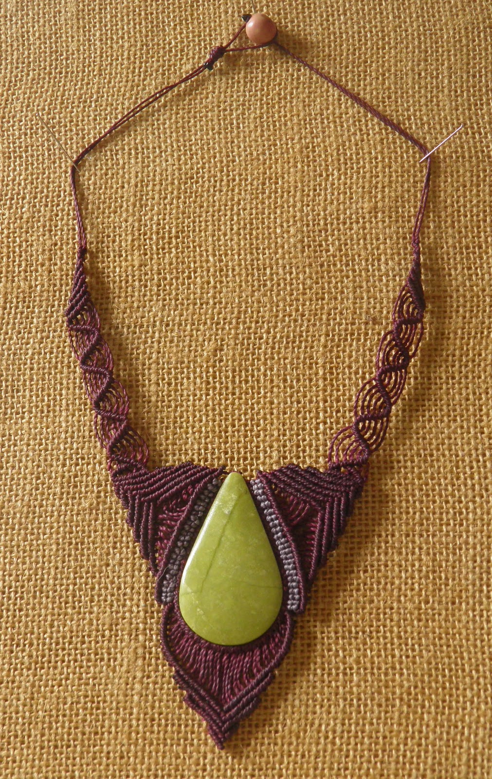 Artesania en cuero: Collares macramé